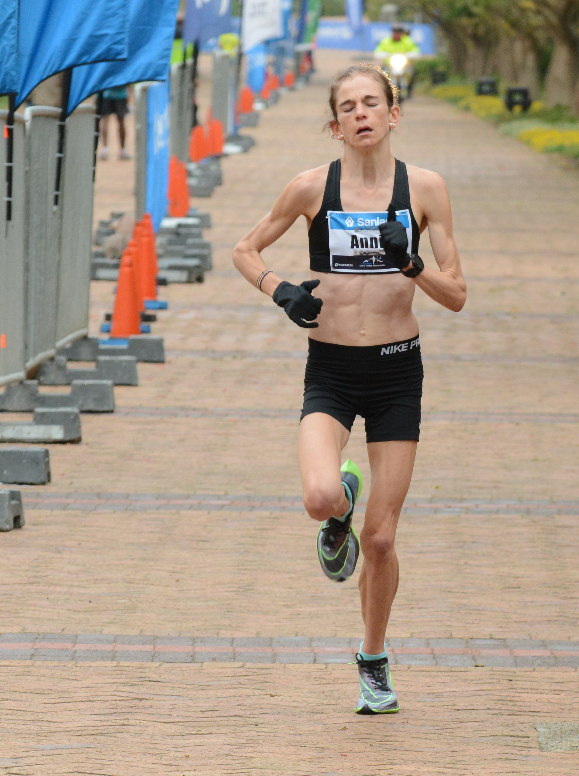Made-for-TV Sanlam Virtual Cape Town Marathon drama as Mothibi, Bothma ...